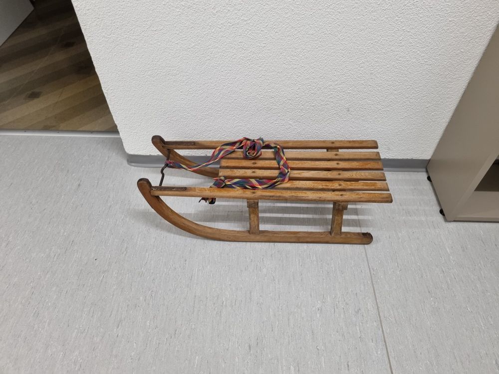 Holzschlitten "Davoser" (Gebraucht) in Galgenen für CHF 4 – nur ...