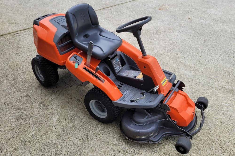 Husqvarna Rider 216 AWD mit Schneepflug und Mähwerk (Gebraucht) in Neuwilen für CHF 2701 – nur ...