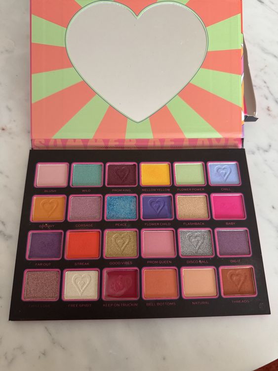 The Simpsons Makeup Revolution Eyeshadow Palette | Kaufen auf Ricardo
