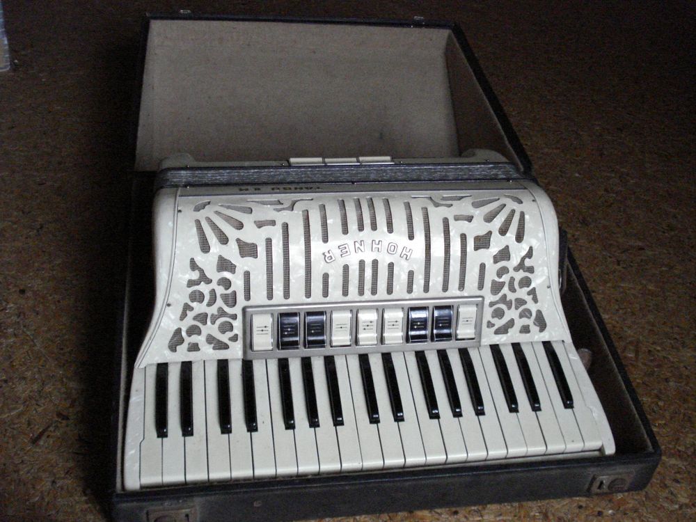 HOHNER Tango 2 M (Gebraucht) in Tann für CHF 196 – mit Lieferung auf ...