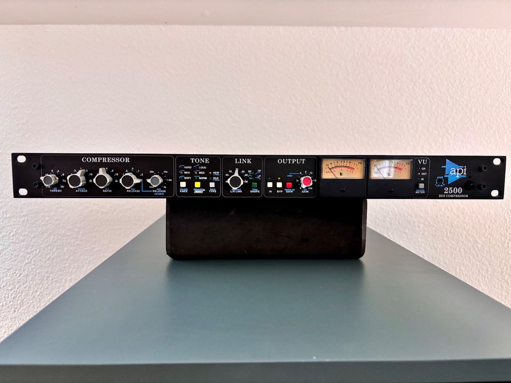 API 2500 Stereo Bus Compressor (Gebraucht) in Basel für CHF 1799 – mit ...