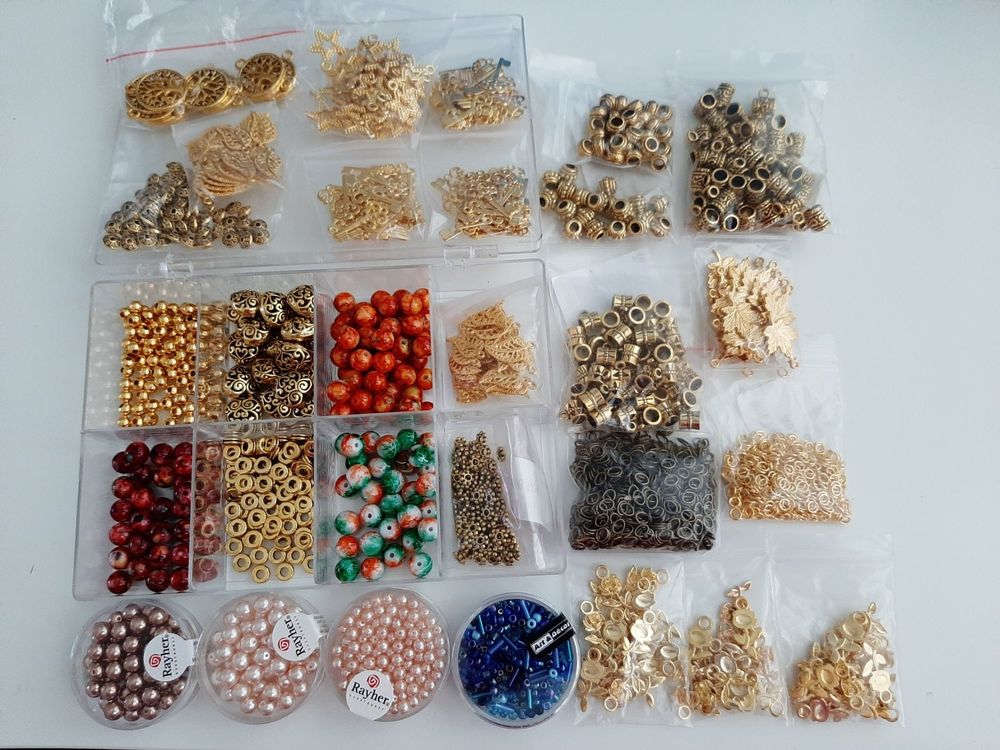 Perlen und Krälleli inkl. Anhänger div. (Neu (gemäss Beschreibung)) in Hendschiken für CHF 10 ...