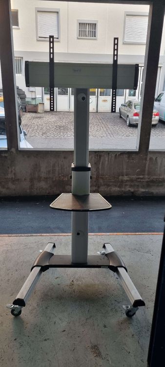 Mobiler TV-Ständer mit Rollen und Ablage (Gebraucht) in Moosseedorf für ...