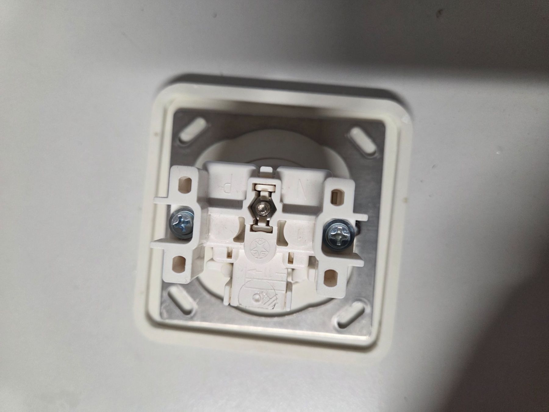 UP FELLER Steckdose T13 Typ13 (Gebraucht) in Zürich für CHF 12 – mit ...