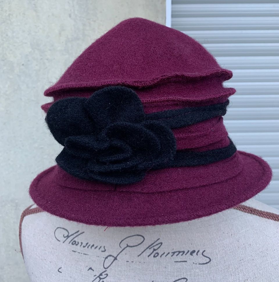 Superbe chapeau cloche 100%LAINE bordeau et noir ONE SIZE (Neuf (Voir ...