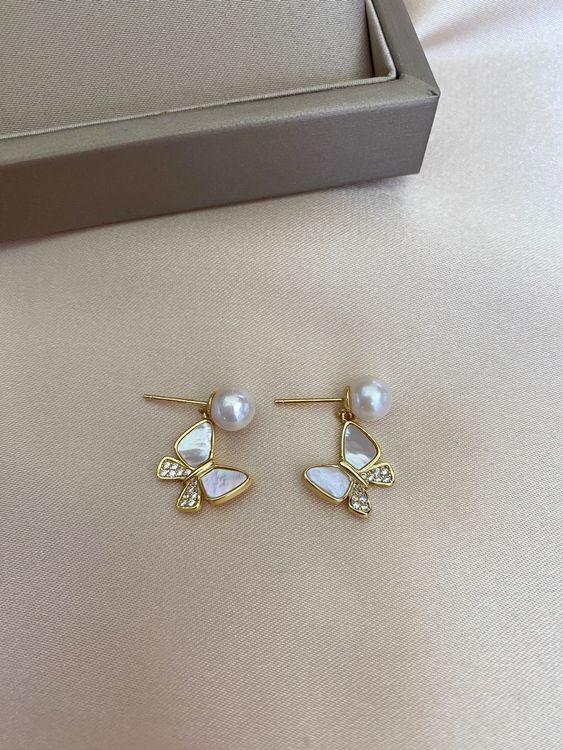 Perlen Ohrringe/ Süsswasserperlen echte (Neu und originalverpackt) in Sarnen für CHF 40 – mit ...