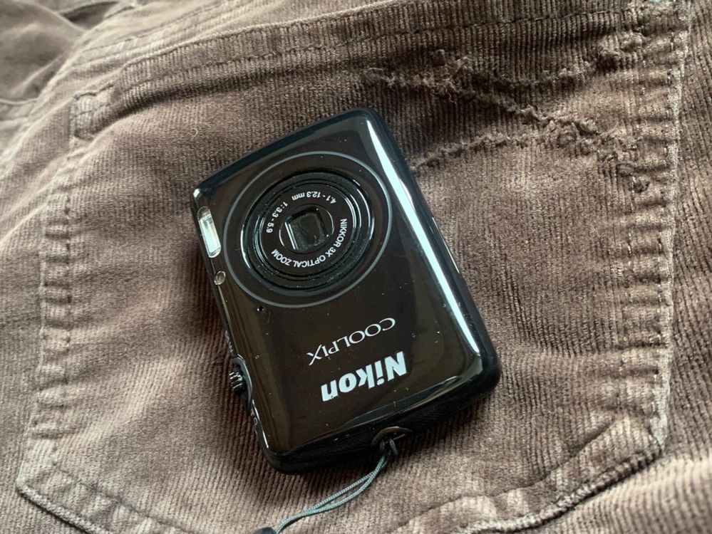 Mini -- Kamera Nikon Coolpix S01, schwarz (Neu (gemäss Beschreibung ...