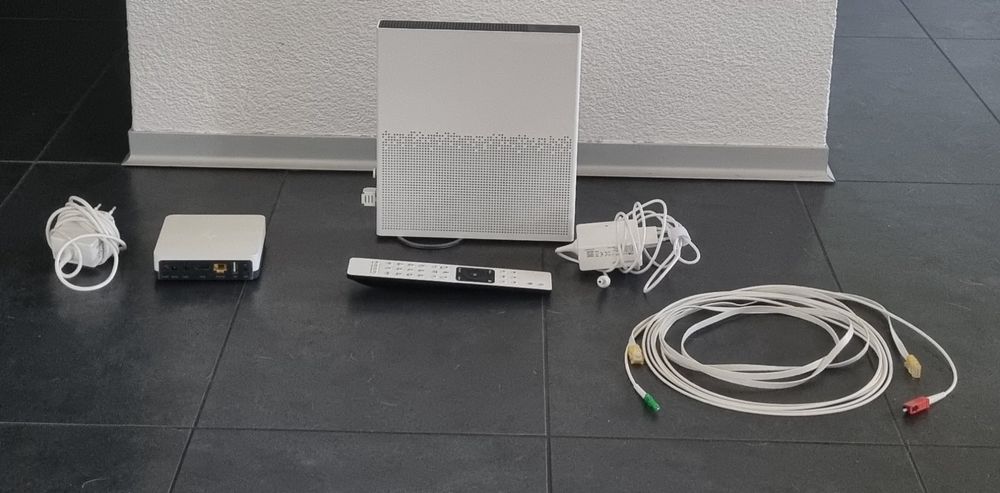 Neue Swisscom Internet Box 4 inkl. TV Box und alle Kabel (Neu (gemäss ...
