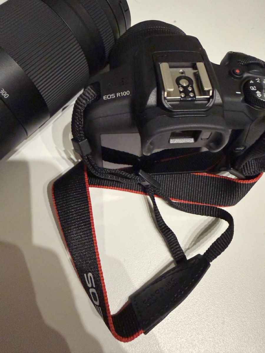Canon EOS R100 Kit schwarz inkl. Objektiv RF-S 18-45 IS STM (Gebraucht ...