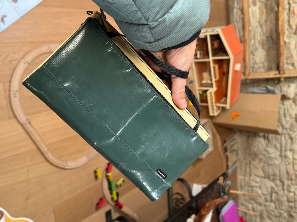 Freitag Clutch/Tasche Masikura (Gebraucht) in Arsiè für CHF 125 – mit ...