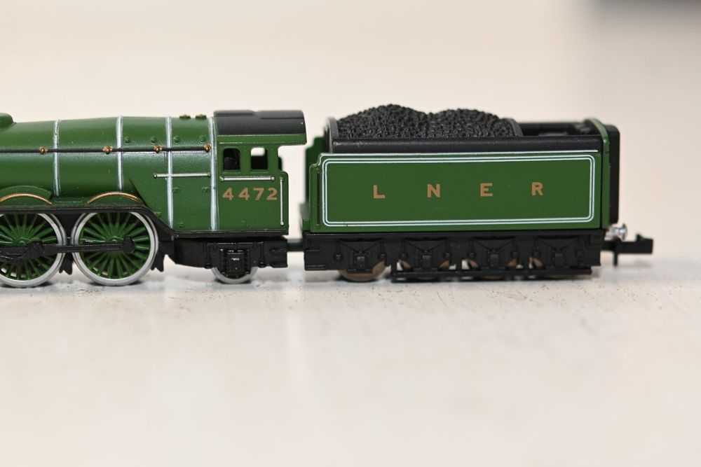 LNER 4472 Defekt!! & 1 Puffer fehlt Spur N ohne OVP (Defekt) in Laupen ...