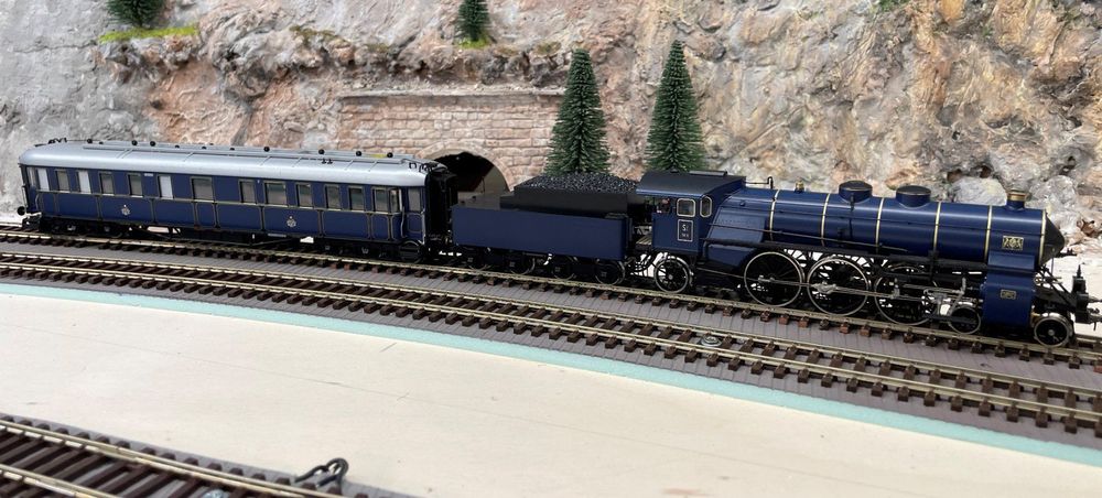 Roco S 3/6 63360 und Wagen 44810 (Neu (gemäss Beschreibung)) in Embrach ...