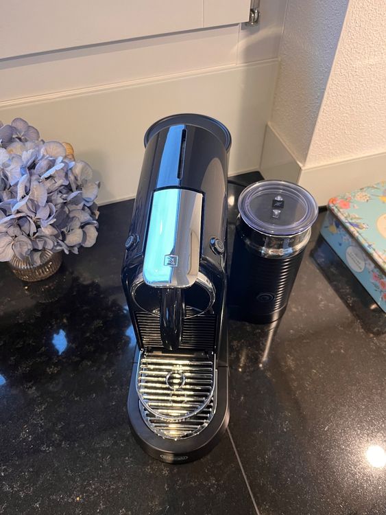 NESPRESSO Kaffee Maschine mit Milchschäumer | Acheter sur Ricardo