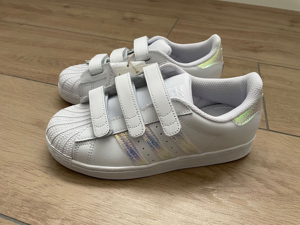 Adidas Superstar Gr. 35 NEU (Neu und originalverpackt) in Waltenschwil ...
