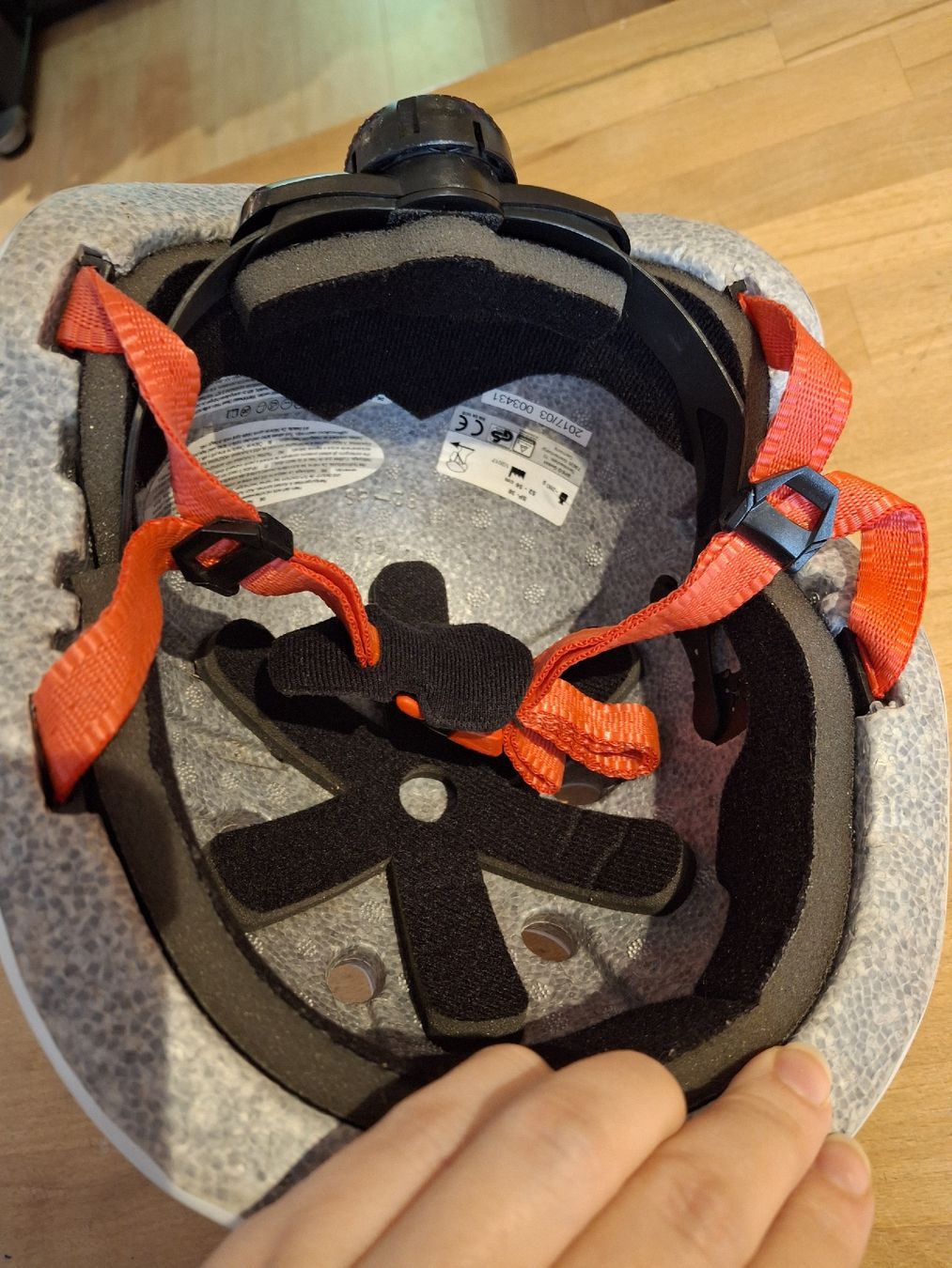 Sicherer Kinderhelm, Grösse S, ideal für den Winter (Gebraucht) in ...