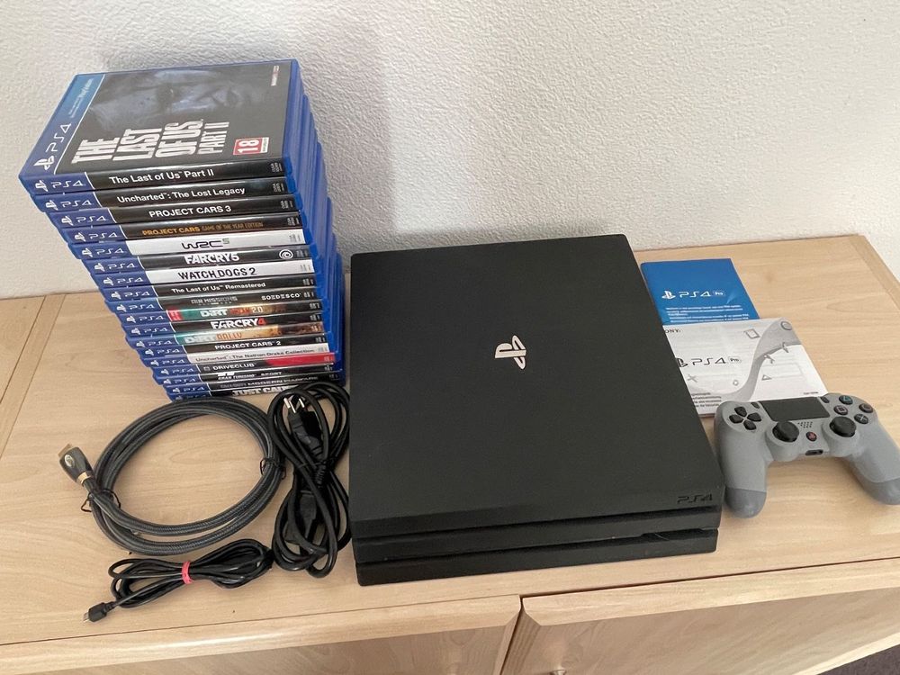 PS4 Pro + Controller, Headset PS Platin, Kabel und 21 Games (Gebraucht ...
