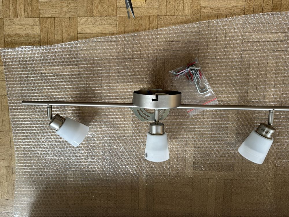 1 Deckenlampe Basisk mit 3 Spots inkl. Glühelemente (Gebraucht) in ...