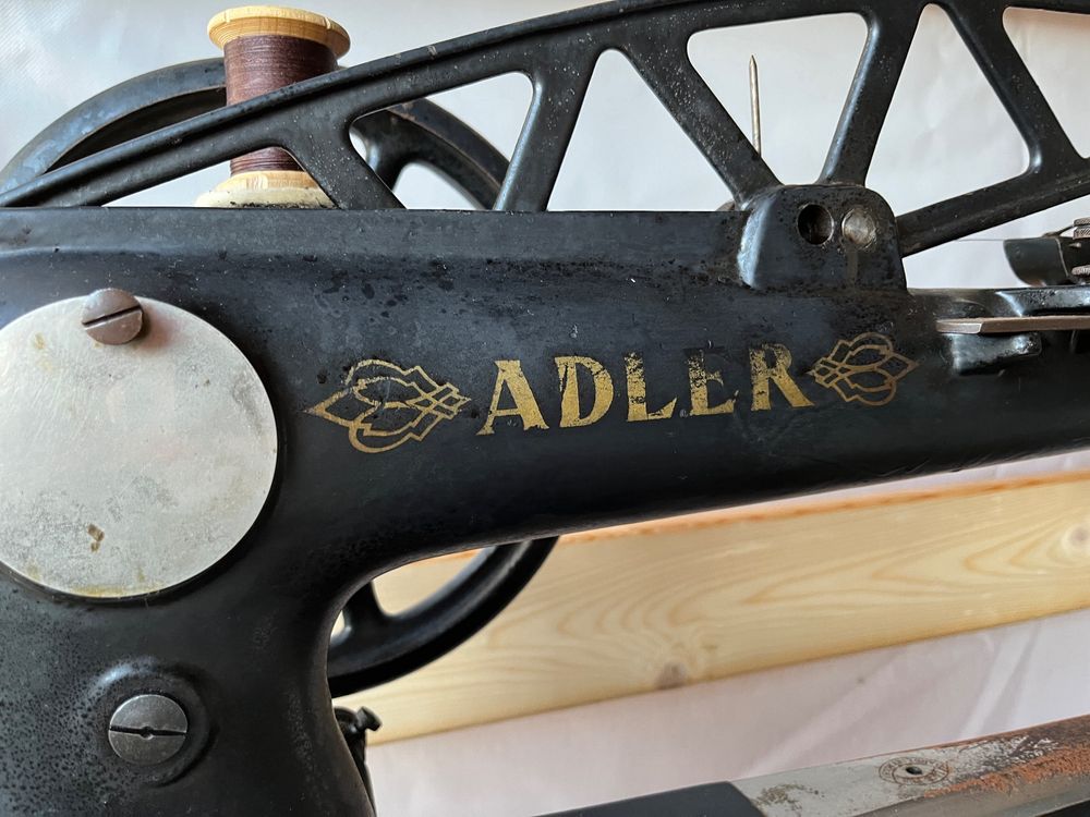 Nähmaschine Adler mit Zubehör (Gebraucht) in Wilen b. Wil für CHF 300 – nur Abholung auf Ricardo ...