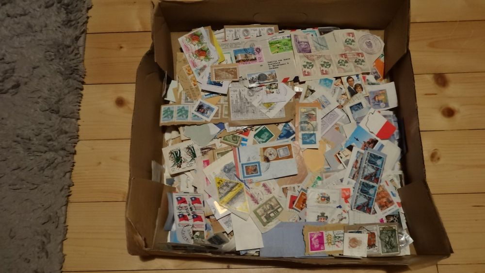 Marken auf Papier 1,2Kg o / Schachtel AUSLAND 60 (Gebraucht) in Anwil ...