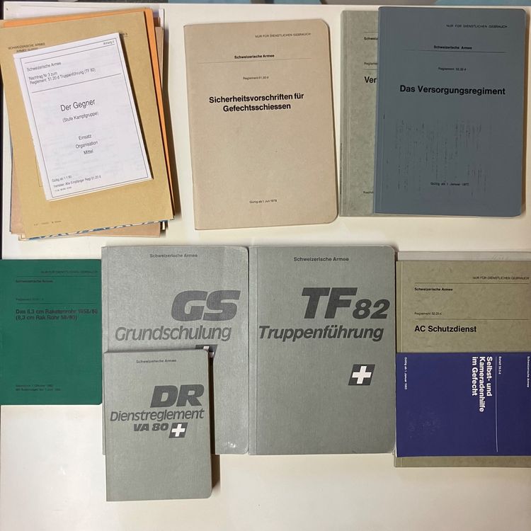 Armee Reglemente und Formulare aus dem Kalten Krieg (Gebraucht) in ...