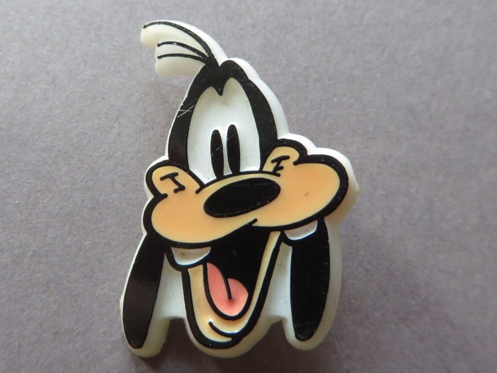 ABZEICHEN, DISNEY GOOFI, KUNSTSTOFF (Gebraucht) in Neuhausen für CHF 1. ...