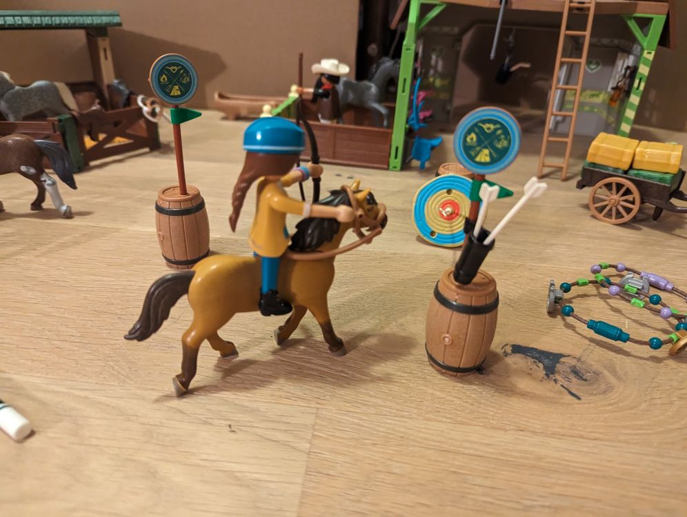 Playmobil Spirit (Stall, Reitplatz, Outdoor Adventure) (Gebraucht) in ...