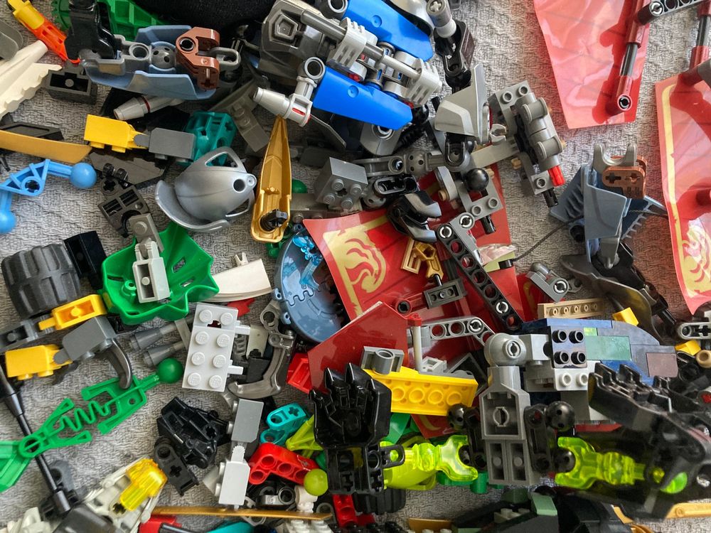 1 Kg Lego Bionicel gross und kleine Teile ab 1 Franken (Gebraucht) in Volketswil für CHF 3 – mit ...