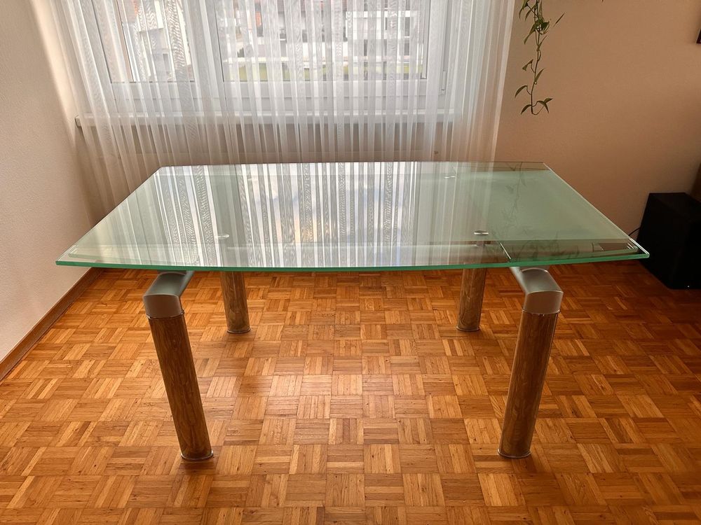 Ausziehbarer Glastisch mit Metallfüssen (Gebraucht) in Neuendorf für ...