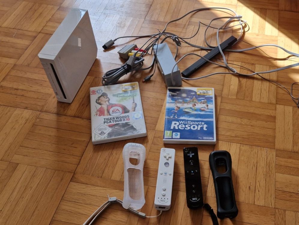 Nintendo Wii plus 2 Games und 2 Motion Controller (Gebraucht) in Volken ...