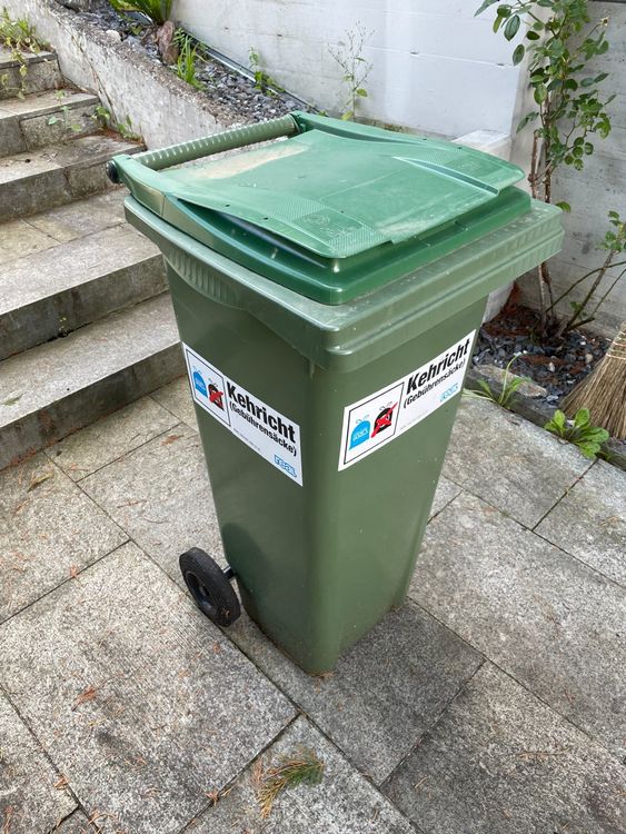 Kunststoff-Container 110 Liter mit Rollen, gebraucht (Gebraucht) in ...