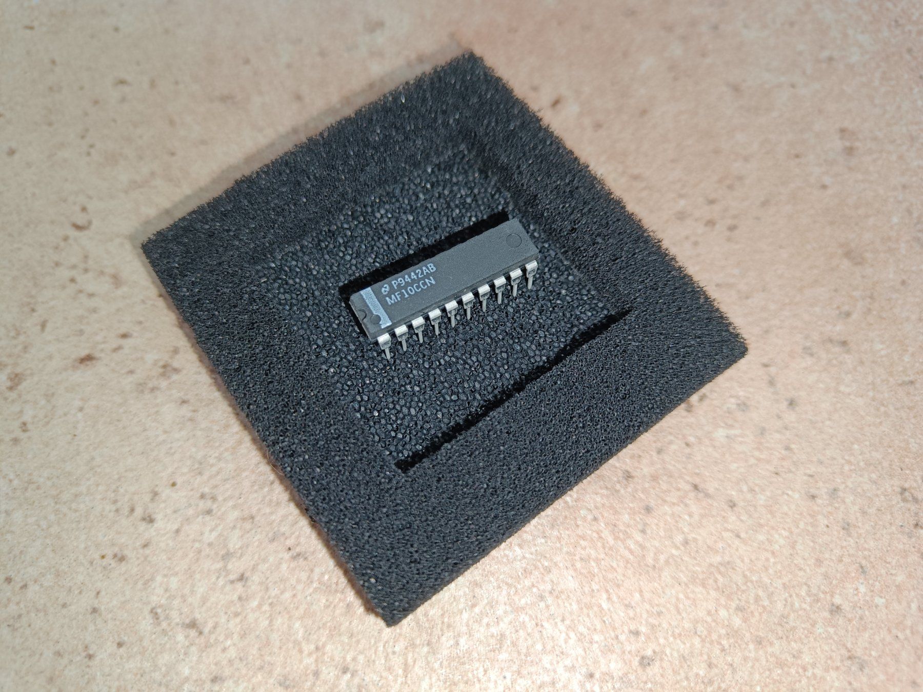 18x NEU MF10CCN DIP20 Dual Univeral Audio Active SC Filter (Neu und ...