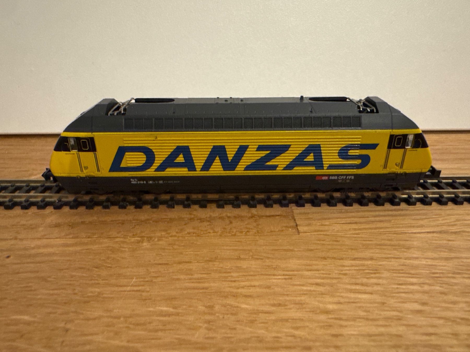 Minitrix 12688 SBB Re 460 018-5 Louis Danzas „Danzas“ (Neu (gemäss ...
