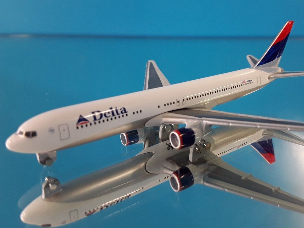 Modellflugzeug _ DELTA AIR Lines _ Boeing B767 _ 1:600 | Kaufen auf Ricardo