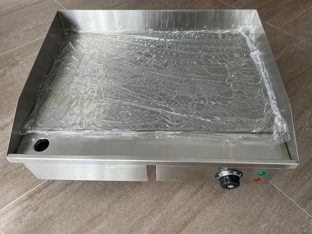 Elektro Grillplatte BASIC 548x350 glatt (Neu und originalverpackt) in Zweidlen für CHF 150 – mit ...