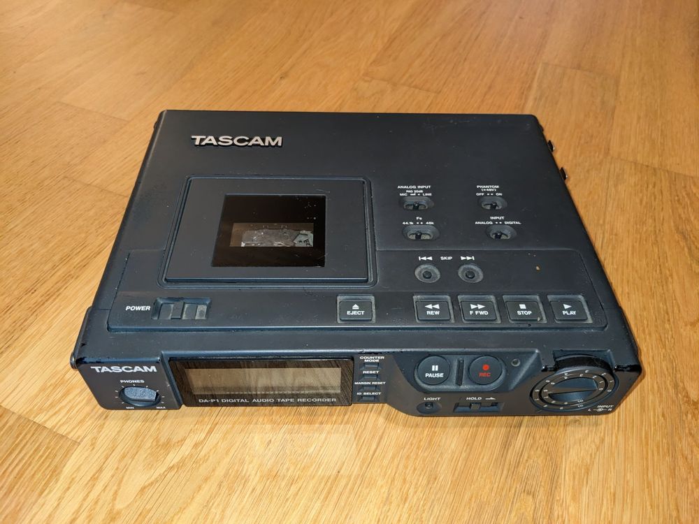 TASCAM DA-P1: Mobiler DAT-Recorder (Gebraucht) in Zürich für CHF 152 – mit Lieferung auf Ricardo ...