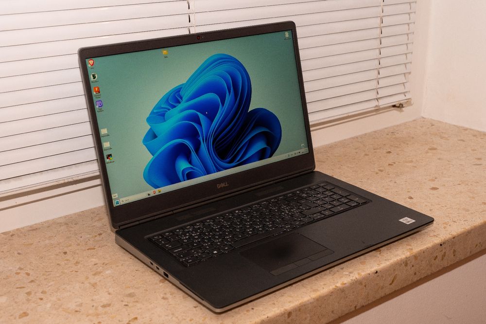 Dell Precision 7750 | RTX 4000 | 32GB | 1TB SSD | Dock (Gebraucht) in ...