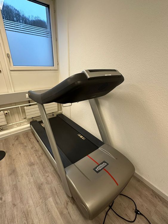 Run 900 Led Excite Technogym - Top Laufband bis 27km/h (Gebraucht) in ...