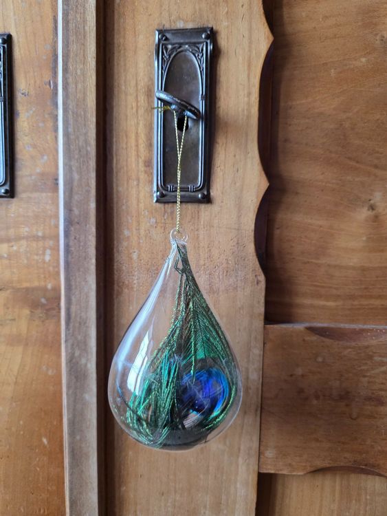 Tropfen Glas mit Pfauen Feder Dekoration Feng Shui Symbol (Gebraucht ...
