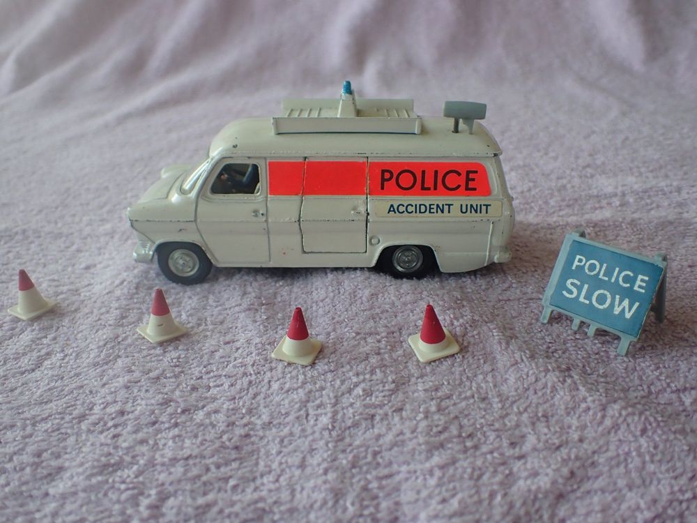 Ford Transit Van Police von DINKY TOYS (Gebraucht) in Geroldswil für ...