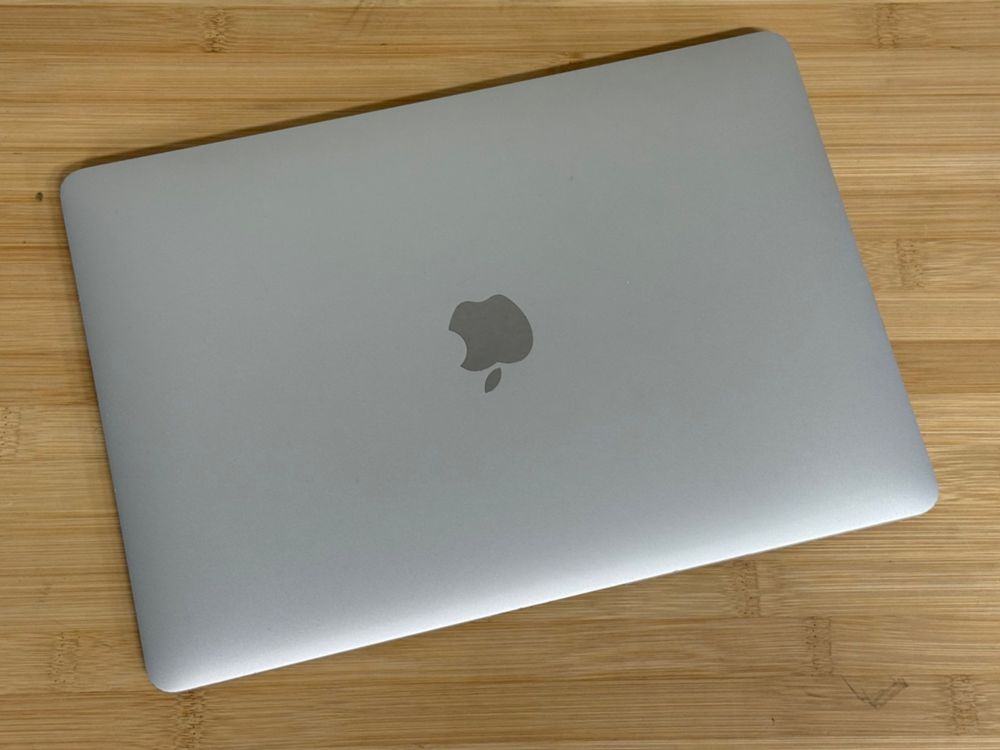 Apple MacBook Air 13" 2020, Core i3, 256GB, 8GB, Silber (Gebraucht) in ...