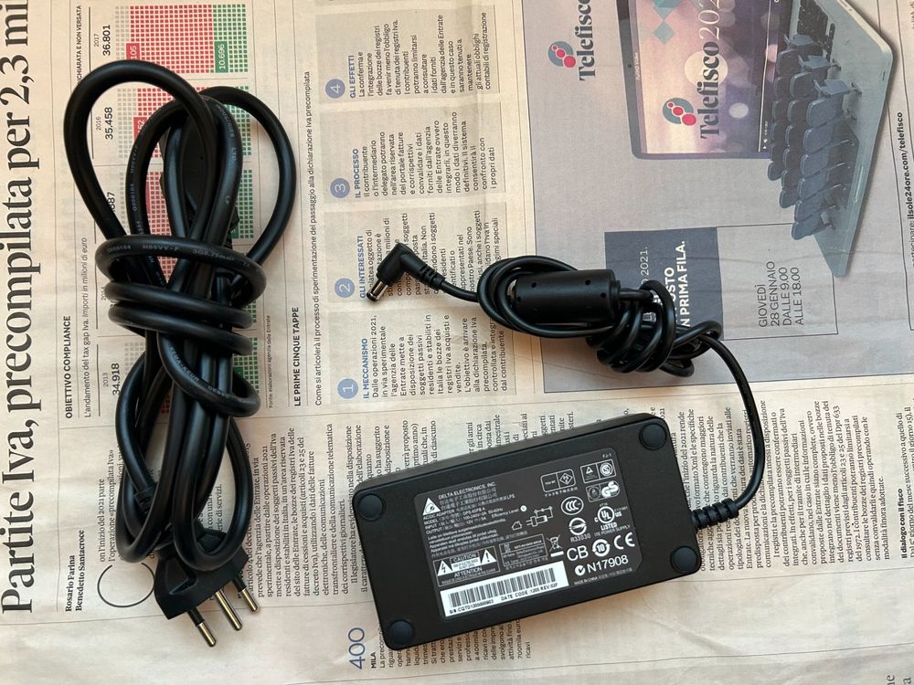 Original DELTA® ELECTRONIC AC/DC ADAPTER, 12V ::: 5A (Gebraucht) in für ...