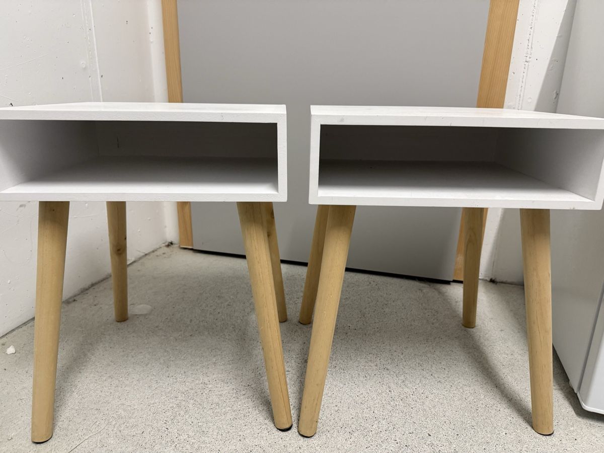 Lot de 2 tables de nuit blanches – style scandinave (D'occasion) à ...