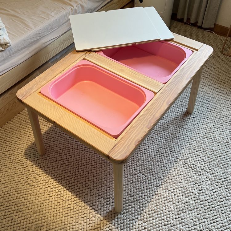 Ikea Flisat Kindertisch - Neuwertig, mit rosa Trofast Boxen | Kaufen ...