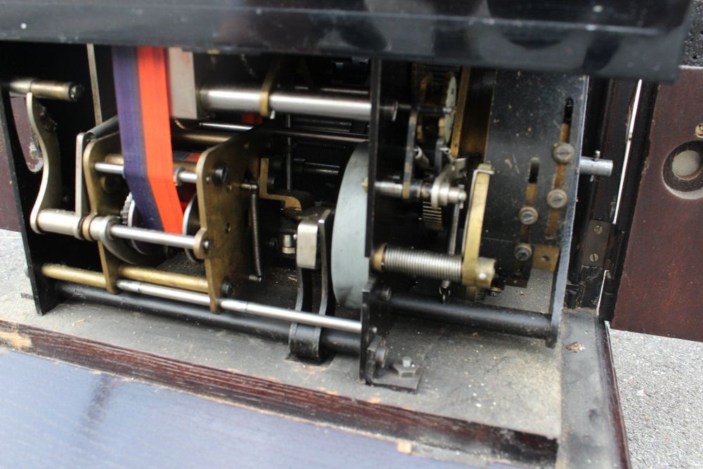 Ancienne timbreuse-horloge d'époque (Gebraucht) in St-Léonard für CHF ...