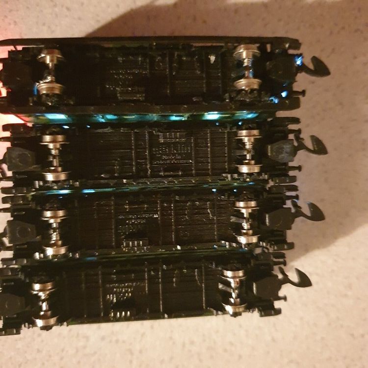 Märklin Mini Club 3 Personenwagen und 1 Güterwagen mit licht (Gebraucht ...