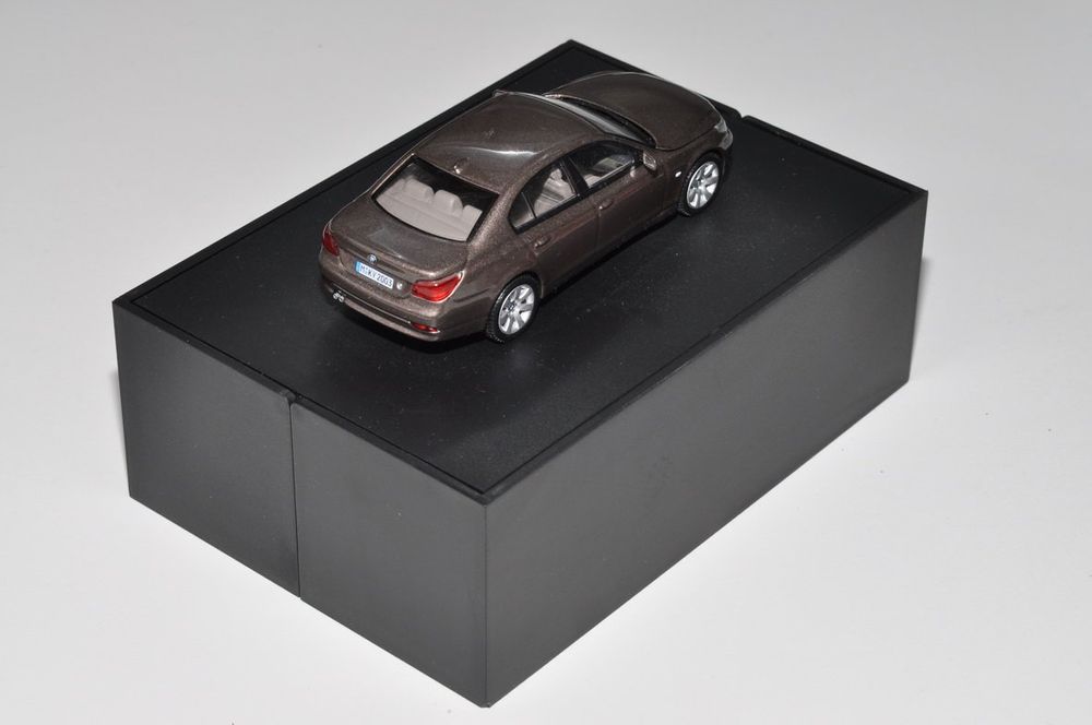 BMW 5er E60 Limousine 2003-2010 braun met. 1:43 von Paragon (Neu ...