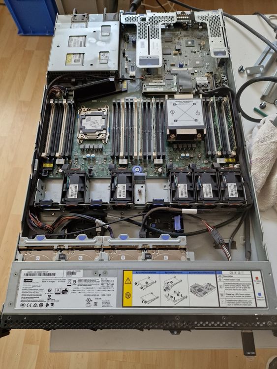 Lenovo Server System x3550 M5 (Machine Type 5463) (Gebraucht) in Worb ...