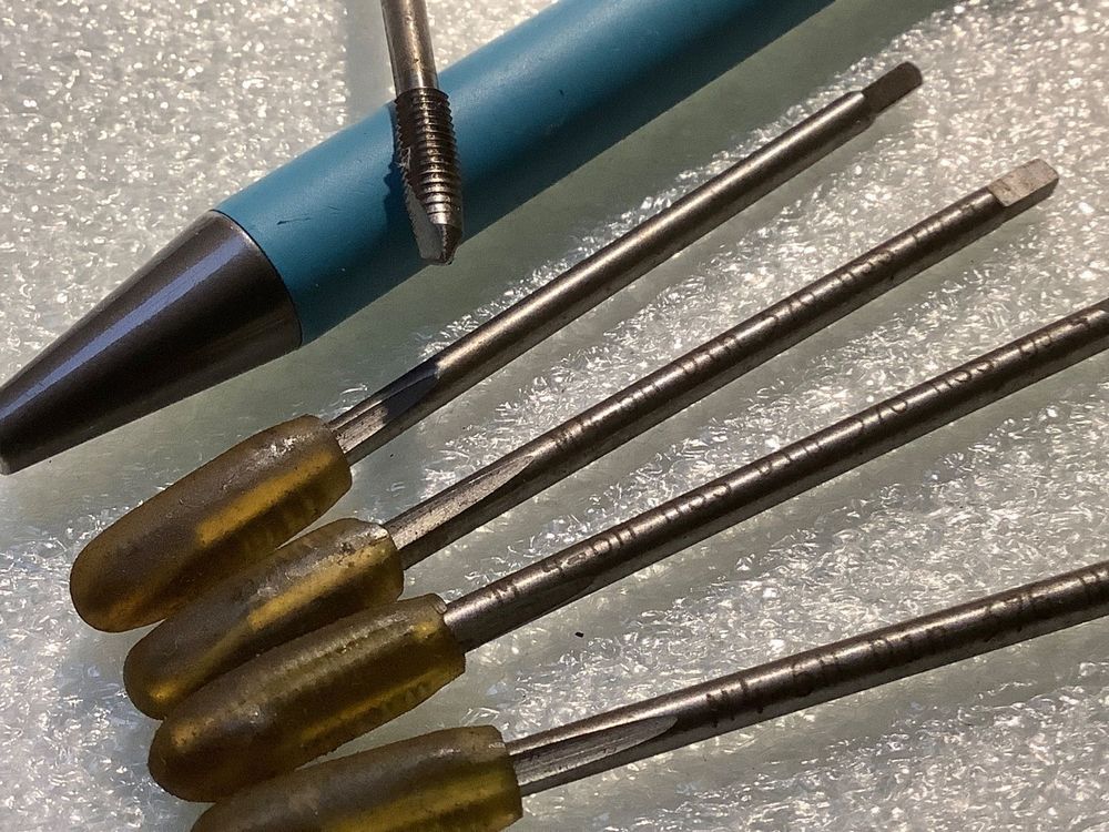 5 Stück HSS M4 Maschinen Gewindebohrer, von ESO Swiss (Neu und originalverpackt) in Widnau für ...