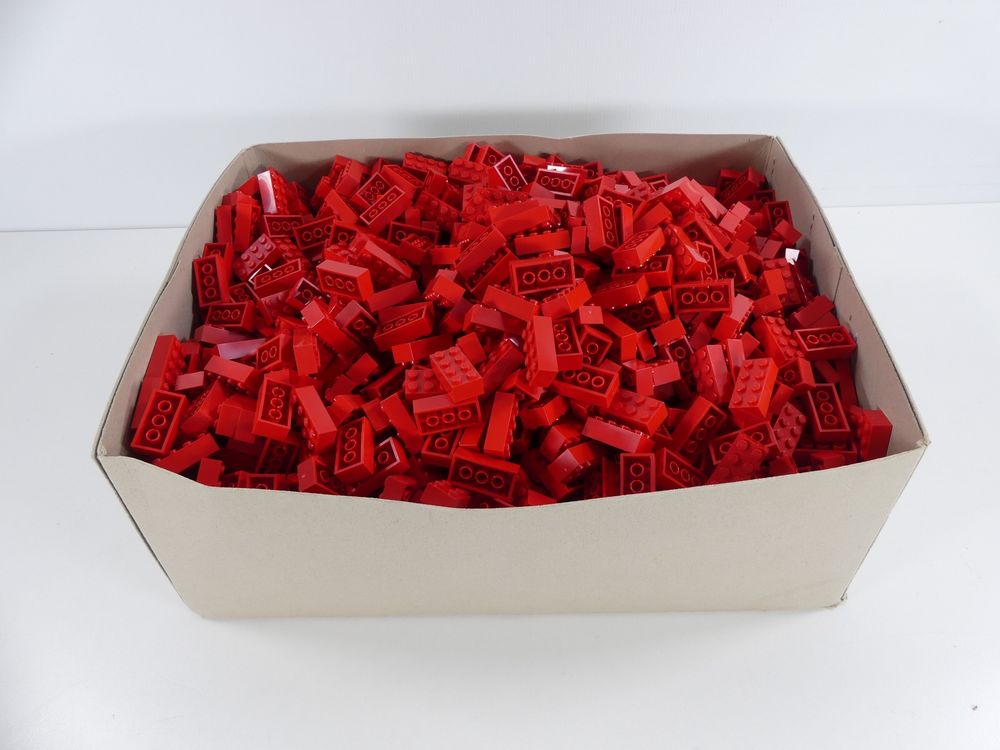 Kiste rote Legosteine (2x4), neuwertig (Gebraucht) in Emmen für CHF 27 ...