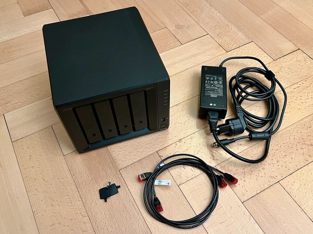 Synology NAS DiskStation DS918+ m. 8GB RAM & 250GB SSD Cache (D'occasion) à Zürich pour CHF 379 ...